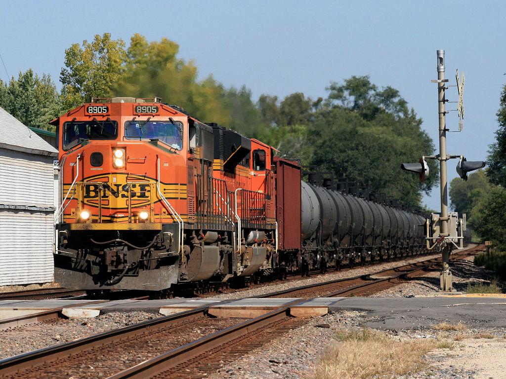 BNSF 8905